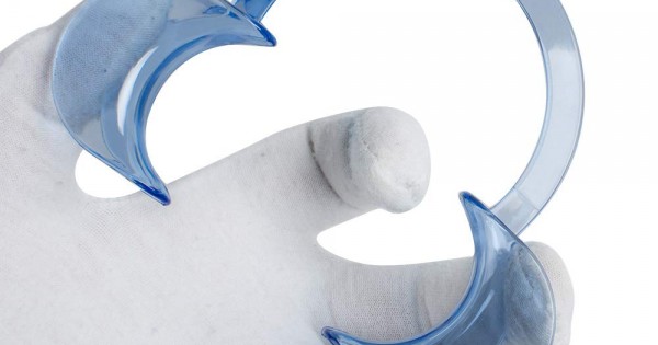 Lip Retractor Plastic C Shape Autoclavable Blue - 24 Pieces